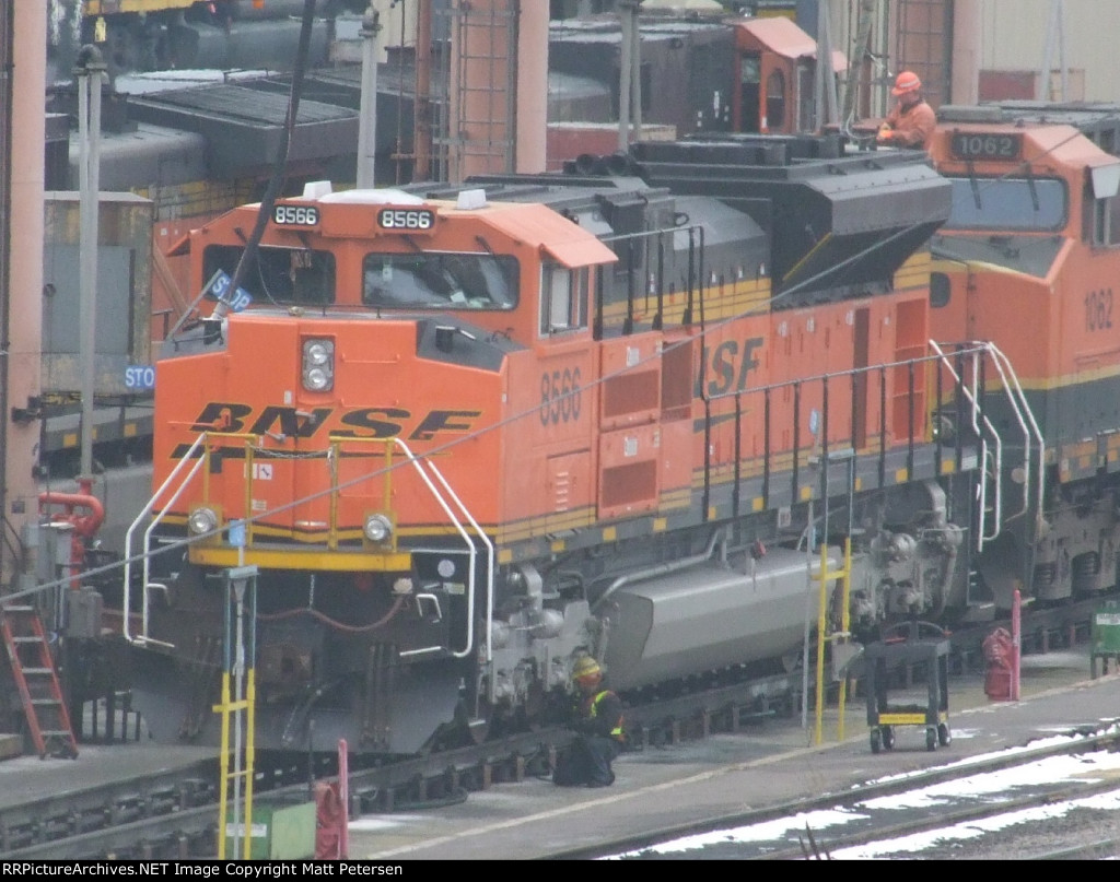 BNSF 8566